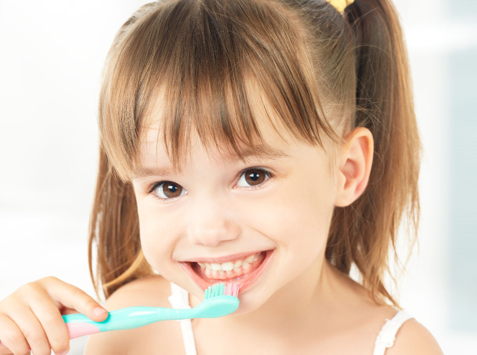 Qual é a importância do Flúor para os dentes?